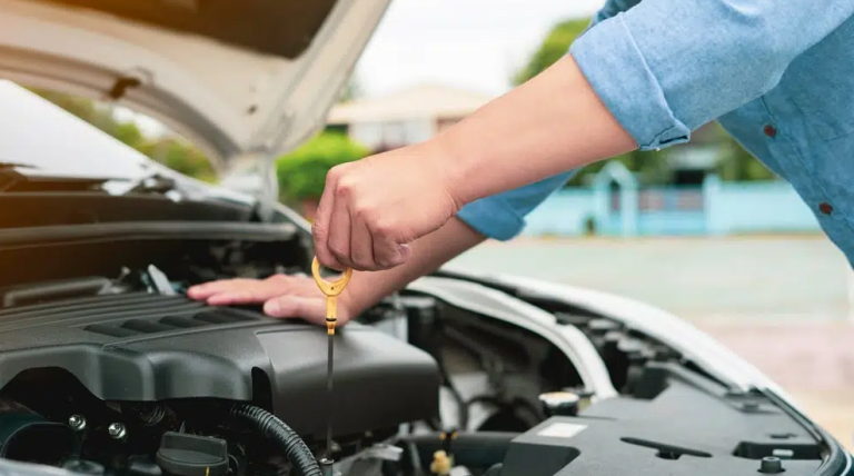 9 Cara Cek Oli Mobil yang Baik dan Benar | Agar Mobil Aman